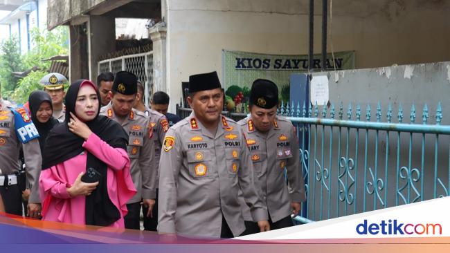Kapolda Metro Melayat ke Rumah Duka Polisi Meninggal Saat Operasi Ketupat