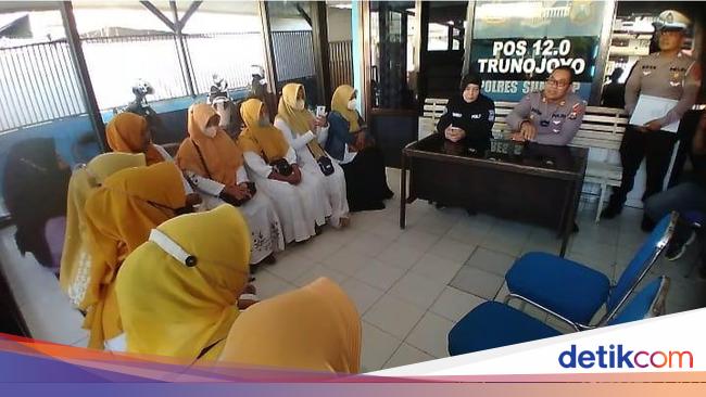 Emak-emak Sumenep 'Pawai Motor Elite Tapi Helm Sulit' Akhirnya Ditilang Emak-emak Sumenep 'Pawai Motor Elite Tapi Helm Sulit' Akhirnya Ditilang
