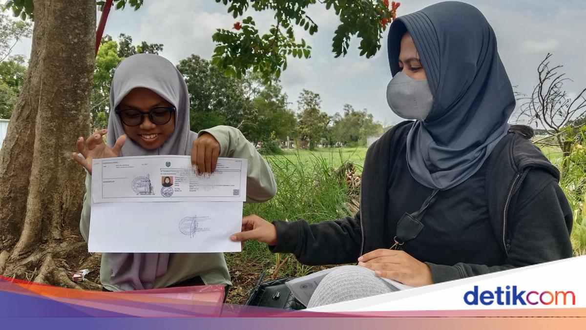 Merajut Asa Ala Fredika dan Della Demi Bisa Bekerja