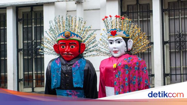 5 Pakaian Adat Betawi Beserta Sejarah Singkat dan Atributnya