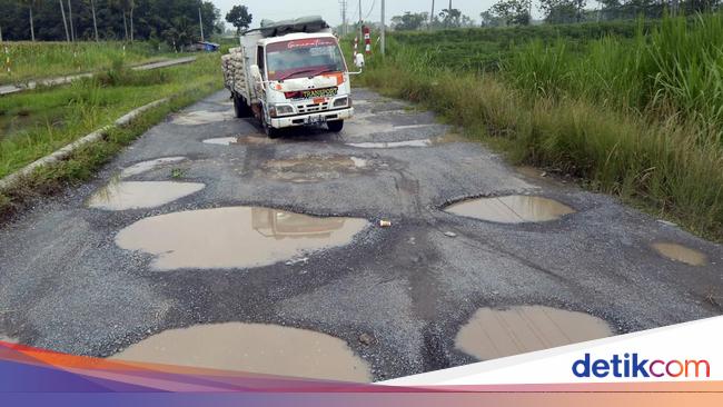 Potret Jalan Rusak Menuju Kota Baru Lampung