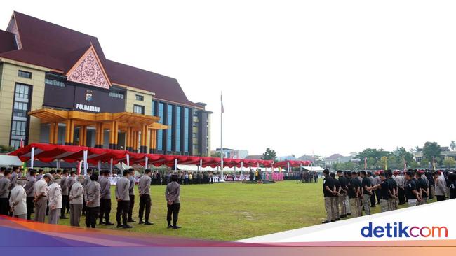 Momen Kebersamaan dan Silaturahmi TNI-Polri Momen Kebersamaan dan Silaturahmi TNI-Polri