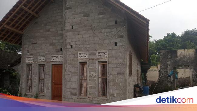Listrik Nyala Lagi Usai 2 Bulan Diputus, Warga Blitar Sebut PLN Ngaku Salah Listrik Nyala Lagi Usai 2 Bulan Diputus, Warga Blitar Sebut PLN Ngaku Salah