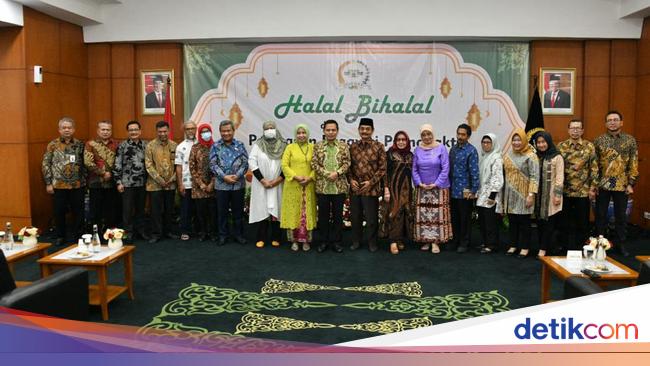Setjen MPR Gelar Halal Bihalal Sekaligus Lepas Para Pegawai Purnabakti