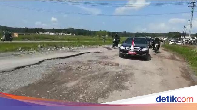Curhat Warga soal Jalan Rusak di Lampung: Mobil Sering Patah As