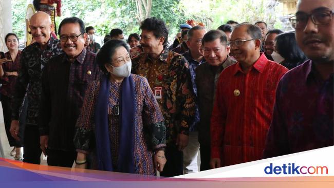 Megawati Geregetan Lihat Bule Nakal di Bali: Kalau Depan Dia, Saya Tabok!