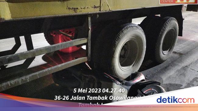 Naas, Pemotor di Surabaya Terpental hingga Tewas Usai Tersenggol Trailer