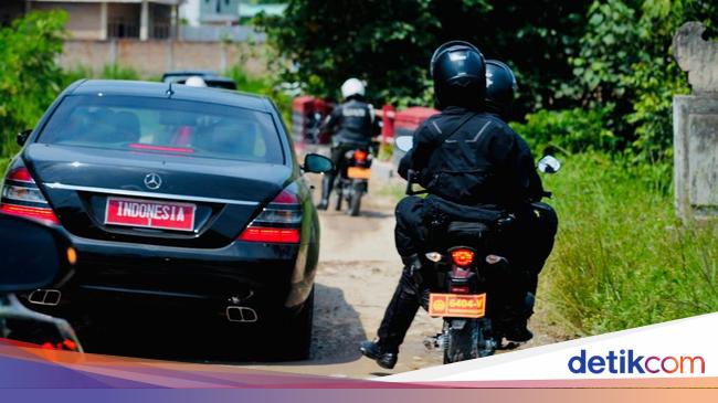 Jokowi Ditanya Mobilnya Nyangkut Lewat Jalanan Rusak di Lampung, Jawabannya Begini