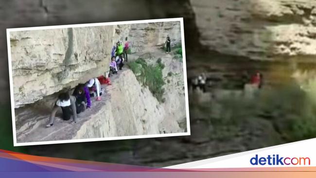 Ngeri Bukan Main! Turis China Merangkak di Tebing Tanpa Pengaman