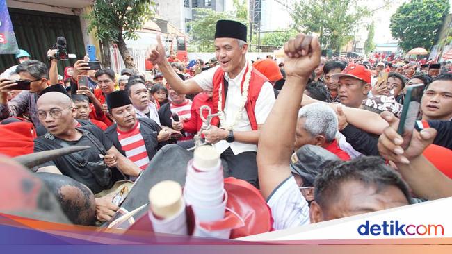 Di Depan Ribuan Warga Surabaya, Ganjar Siap Teruskan Kerja Jokowi
