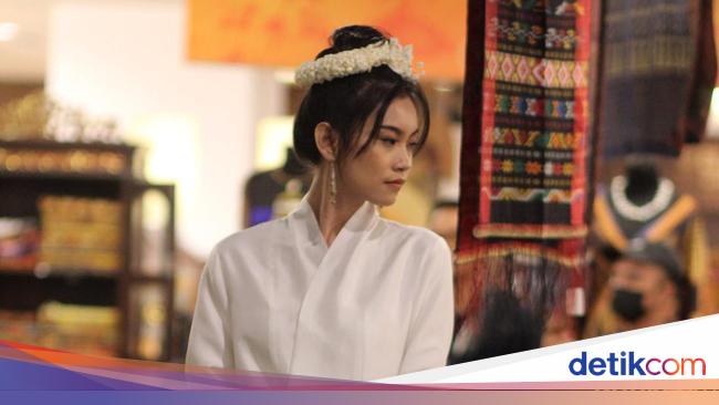 8 Pesona Tenun Ulos Desainer Torang Sitorus, Terbuat dari Benang Daur Ulang