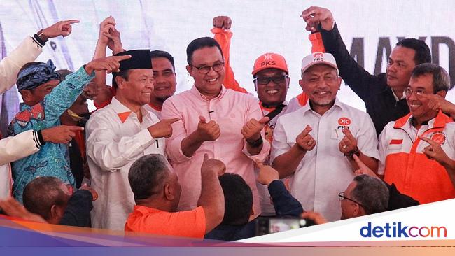 Momen Anies Baswedan Hadiri Peringatan Hari Buruh di DPP PKS Momen Anies Baswedan Hadiri Peringatan Hari Buruh di DPP PKS
