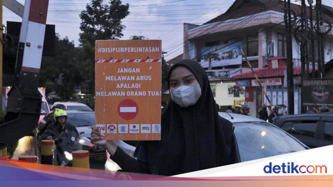 Komunitas Edan Sepur, Penjaga Warga di Perlintasan Kereta