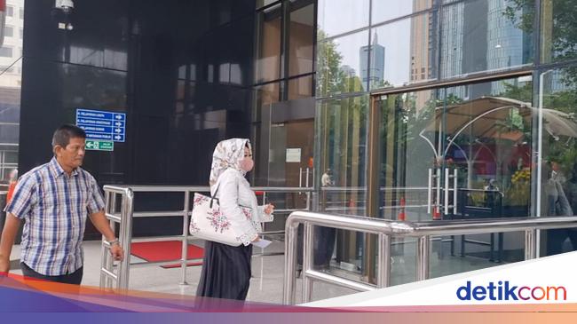 Viral gegara Pamer Hermes dan LV, Ini Tas Dipakai Kadinkes Lampung ke KPK