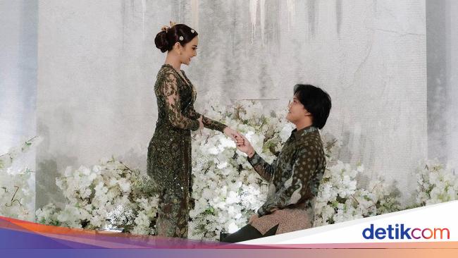 7 Momen Bahagia Lamaran Rizky Febian dan Mahalini