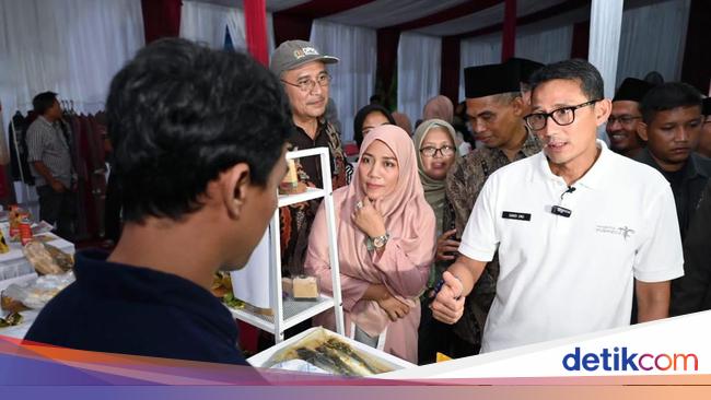 Sandiaga Bagikan 2.250 Bibit Lele untuk Tingkatkan Pendapatan Warga