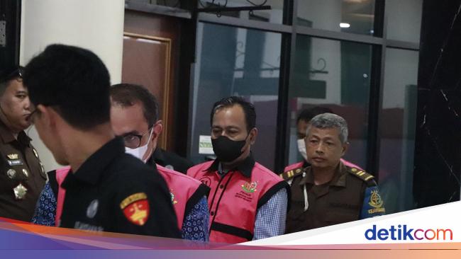 Kejagung Tetapkan 6 Tersangka di Kasus Korupsi Dana Pensiun Pelindo Kejagung Tetapkan 6 Tersangka di Kasus Korupsi Dana Pensiun Pelindo
