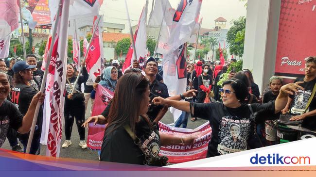 Beri Dukungan ke Ganjar, Relawan Serahkan Ribuan KTP ke PDIP Jateng
