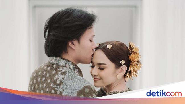 Sule Ungkap Isi Hatinya Jelang Pernikahan Rizky Febian-Mahalini Sule Ungkap Isi Hatinya Jelang Pernikahan Rizky Febian-Mahalini