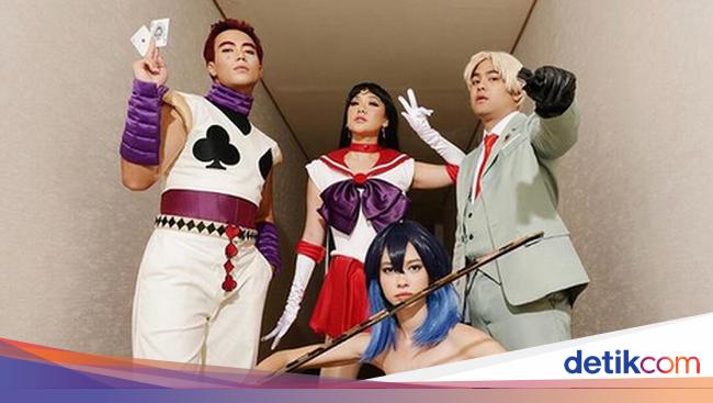 8 Foto Pesta Artis Geng Aries, BCL Seksi Jadi Tokoh di Anime Sailor Moon