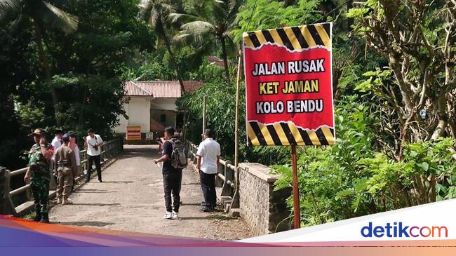 Warga Protes Jalan Rusak Pakai Pantun, Ini Balasan Bupati Trenggalek Warga Protes Jalan Rusak Pakai Pantun, Ini Balasan Bupati Trenggalek