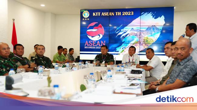 Panglima TNI Cek Kesiapan Satgas Intelijen Pengamanan KTT ASEAN Panglima TNI Cek Kesiapan Satgas Intelijen Pengamanan KTT ASEAN