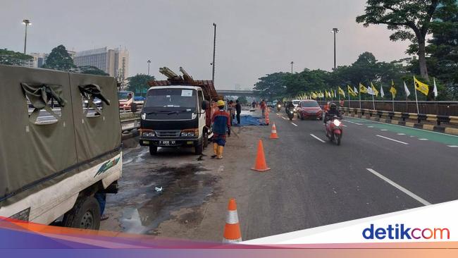 Ada Perbaikan Jalan di Semanggi, Lalin ke Arah Kuningan Macet