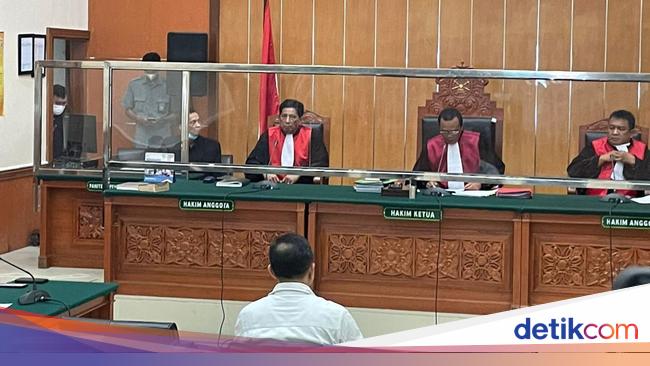 Mantan Kapolsek Kalibaru Kompol Kasranto Divonis 17 Tahun Penjara