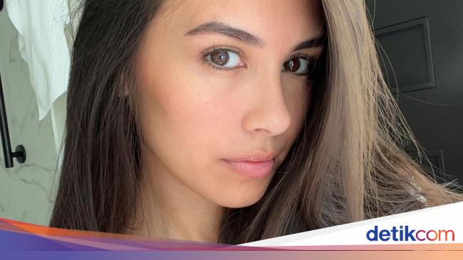Foto Model yang Kloning Diri Sendiri Pakai AI untuk Dibagikan ke Seribu Pacar