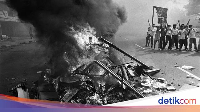 Sejarah Hari Peringatan Reformasi: Kerusuhan 1998 hingga Lengsernya ...