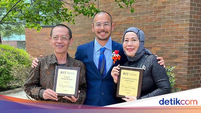 Bangga! Potret Anak Dewi Yull Wisuda S2 dan Raih 3 Penghargaan
