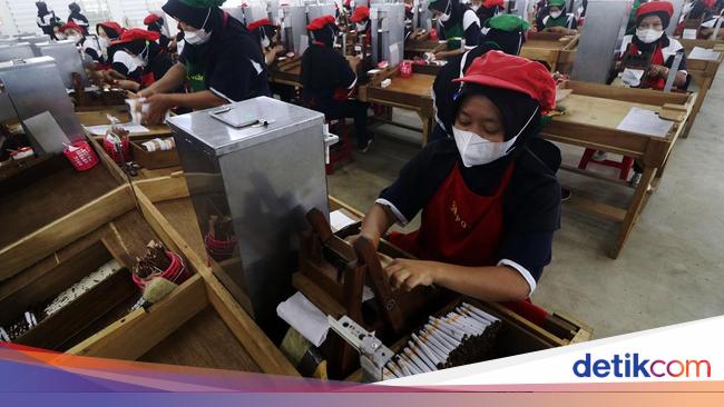 Potret Pembukaan Pabrik Rokok Kretek di Kediri