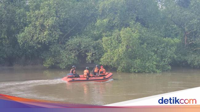 Basarnas Terjunkan 1 Tim Evakuasi Perahu Peneliti Bangkai Paus yang Kandas