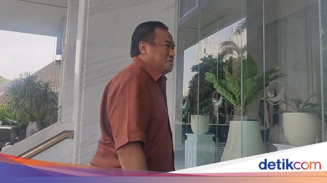 Surya Paloh Kumpulkan Elite NasDem Usai Johnny G Plate Jadi Tersangka Surya Paloh Kumpulkan Elite NasDem Usai Johnny G Plate Jadi Tersangka