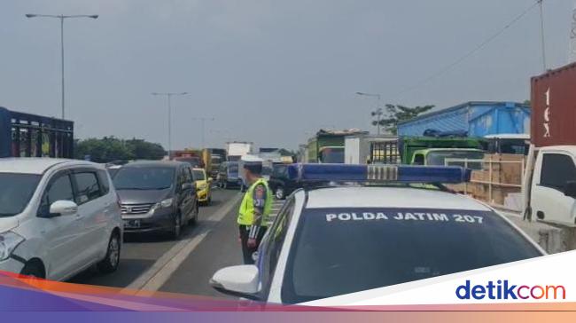 Surabaya Utara Macet Parah, Penyebabnya Truk Mogok hingga Unjuk Rasa