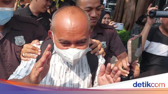 Walkot Pangkalpinang Juga Bungkam Usai 5 Jam Diklarifikasi KPK soal Harta Walkot Pangkalpinang Juga Bungkam Usai 5 Jam Diklarifikasi KPK soal Harta