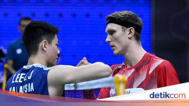 Kagetnya Lee Zii Jia Lihat Viktor Axelsen Terpincang-pincang