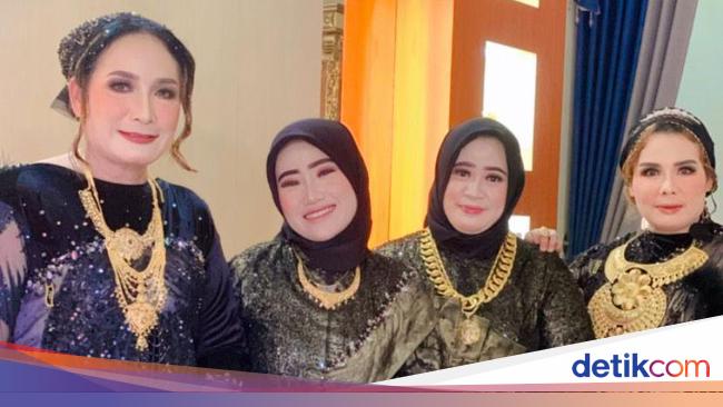 'Istri Sultan' Viral Bawa Buket Uang Raksasa saat Pernikahan Ternyata Pengusaha