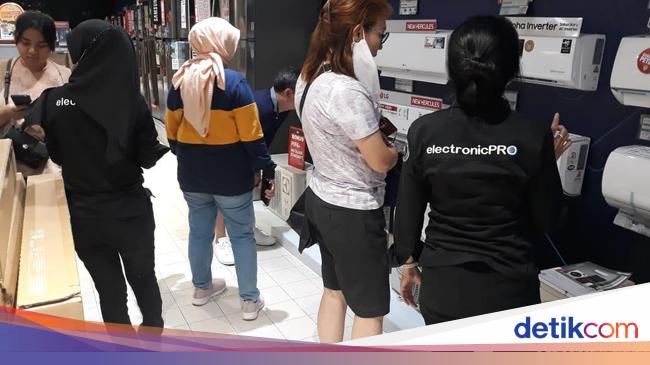 Datang ke Transmart Full Day Sale, Pengunjung Borong Alat Elektronik!