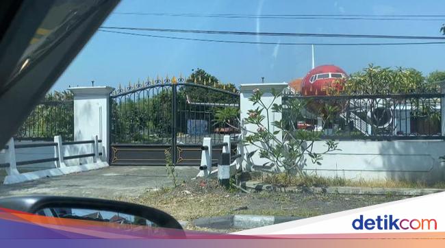 Alasan Sultan Nganjuk Parkir Pesawat Depan Rumah