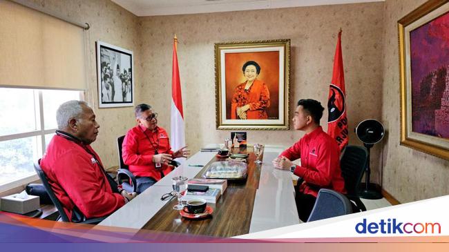 Gibran Penuhi Panggilan DPP PDIP, Begini Potretnya Gibran Penuhi Panggilan DPP PDIP, Begini Potretnya