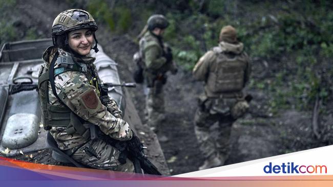 Senyum Tentara Wanita Ukraina Di Garis Depan Perang