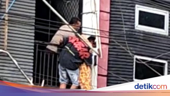 Pria di Makassar Sandera-Ancam Bunuh Bayinya, Diduga Depresi gegara Dipecat Pria di Makassar Sandera-Ancam Bunuh Bayinya, Diduga Depresi gegara Dipecat