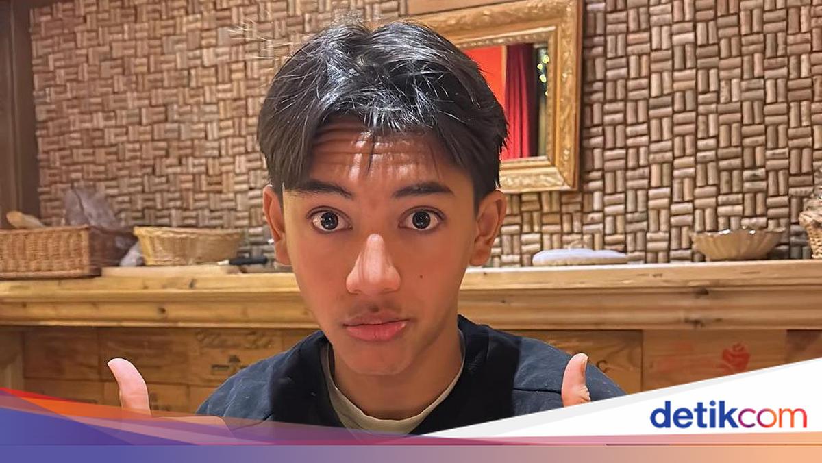 7 Foto Jason Anak Nana Mirdad Sudah Remaja, Gaya Pakai Anting Disorot ...