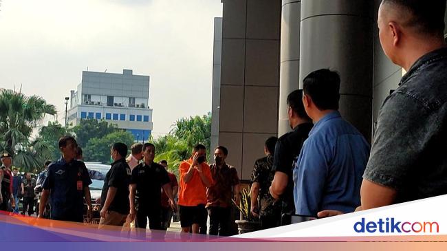 Dilimpahkan ke Jaksa, Mario Dandy dan Shane Tiba di Kejari Jaksel