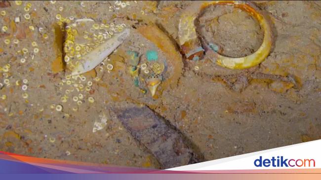 Kalung Misterius Ditemukan di Bangkai Kapal Titanic Kalung Misterius Ditemukan di Bangkai Kapal Titanic