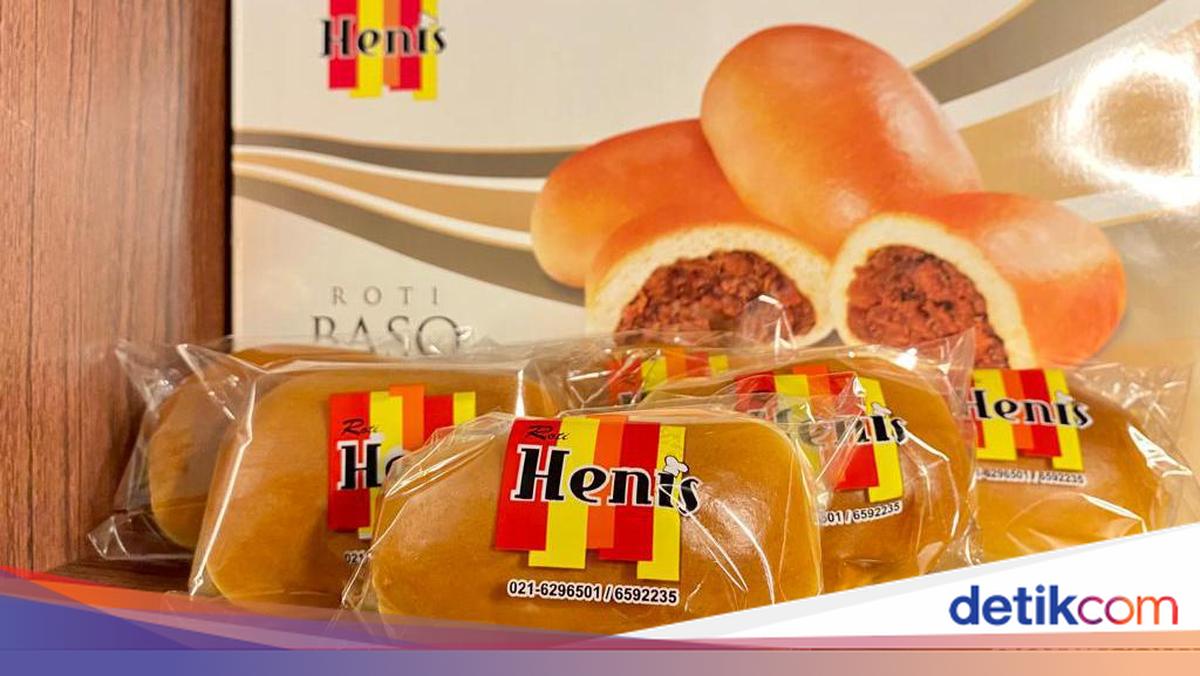 Lembut Gurih! Roti Baso Ayam Klasik dari Roti Henis di Mangga Besar