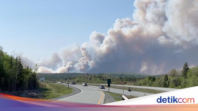 Potret Ngeri Asap Kebakaran Hutan di Kanada