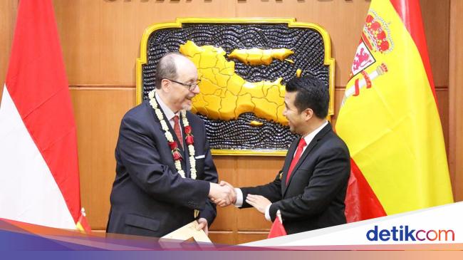 Pemprov Jatim Jajaki Kerja Sama Sektor Infrastruktur dengan Spanyol Pemprov Jatim Jajaki Kerja Sama Sektor Infrastruktur dengan Spanyol
