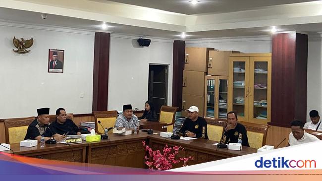Warga Batam Ngadu Masalah Air Bersih ke DPRD, Disuruh Sabar Warga Batam Ngadu Masalah Air Bersih ke DPRD, Disuruh Sabar